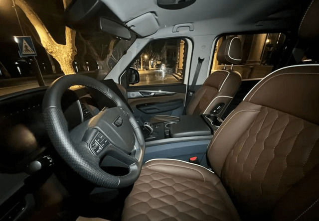 吉利 LEVC TX5 七座中型 MPV 实车曝光：造型复古，提供纯电和增程两种动力